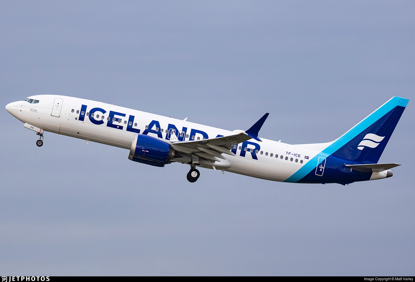 The first plane with new Icelandair livery arrives in Iceland – Flugblogg